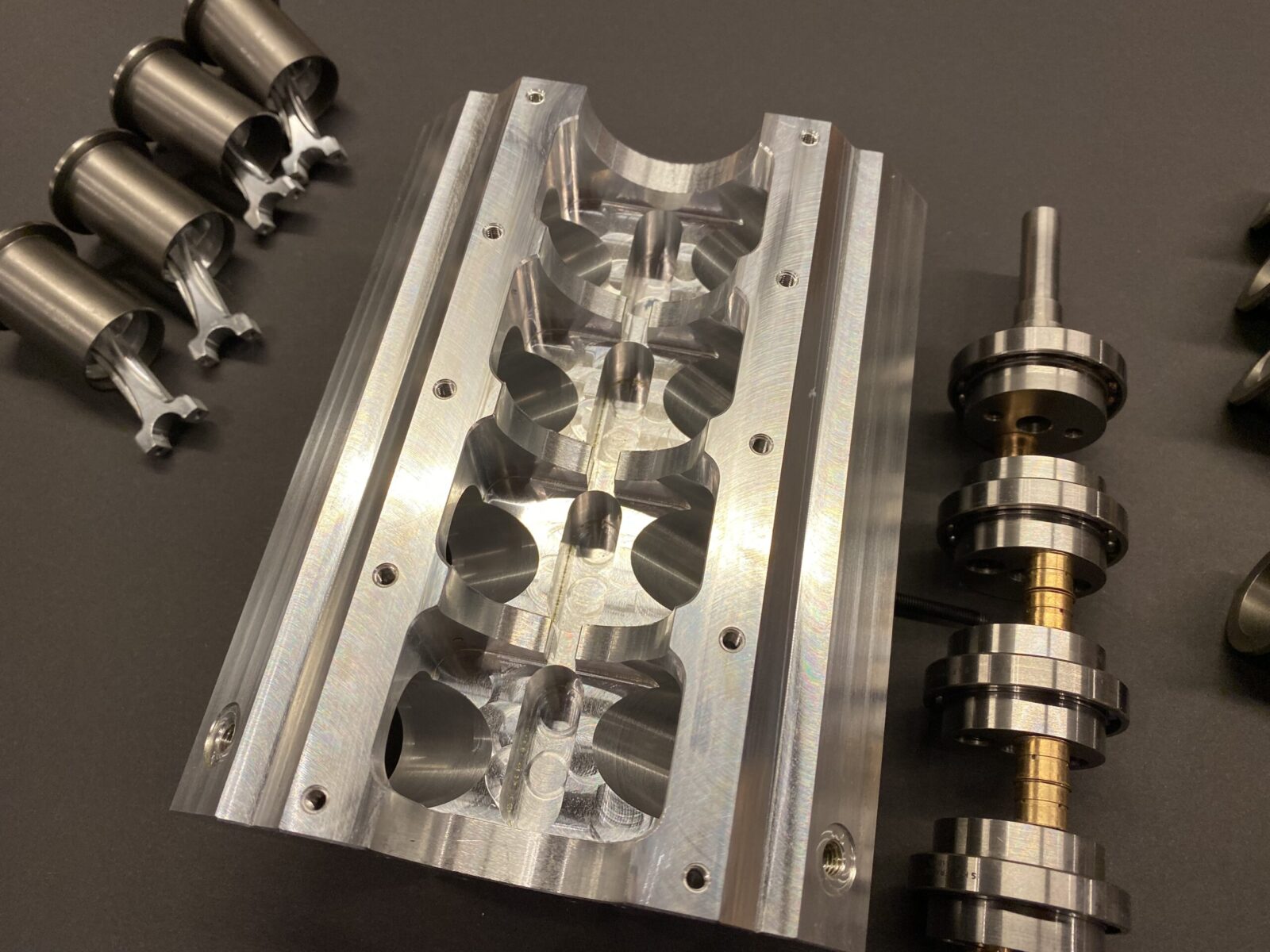 Un Cosworth V8 in miniatura, per portare i suoni della F1 in salotto