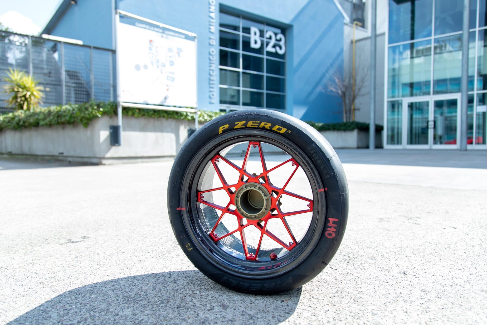 Cerchioni in carbonio: il team Dynamis PRC li progetta in casa